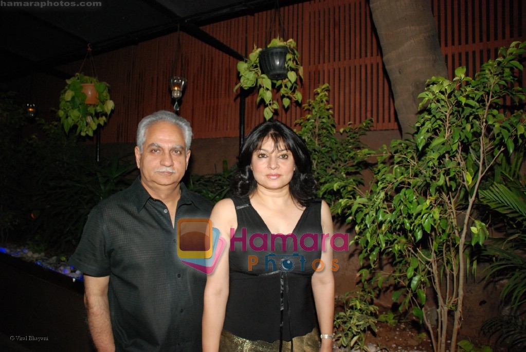 Ramesh Sippy with Kiran Juneja at Wyclef Jean show hosted by Aaadesh Shrivastava in Aurus on ...